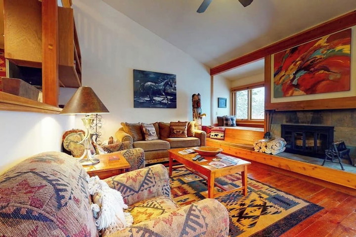 Lovely Home With Well-equipped Kitchen & Back Deck - Walk To Shopping & Dining - Jackson Hole, WY