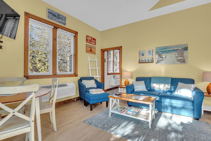 Waterfront And Pool View Condo!! - Wisconsin