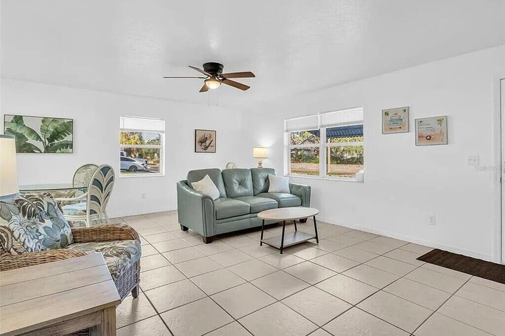 Tarpon Trailside Retreat 3-bedroom Home In Charming Tarpon Springs - Tarpon Springs, FL