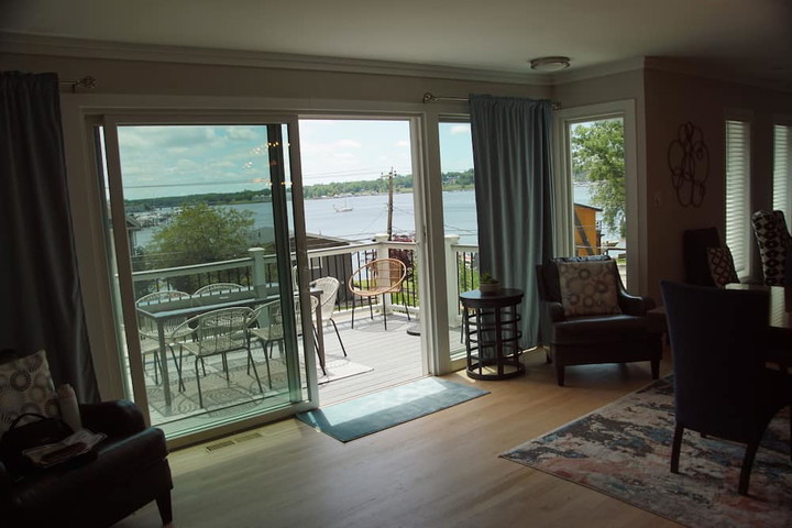 Stunning Lake View, Remodeled Home -Close To Oval Beach-very Clean - Saugatuck, MI