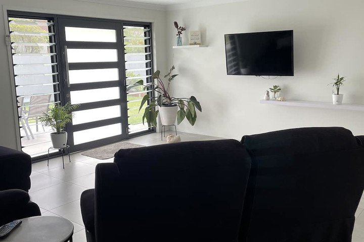 Gold Coast Getaway | King Bed | Private Entry & Yard - Gold Coast