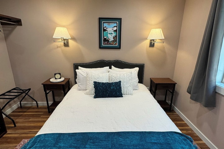 Resurrection Peaks Lodge. Lower Unit, Sleeps 8. Private Lot And Close To Town. - Alaska