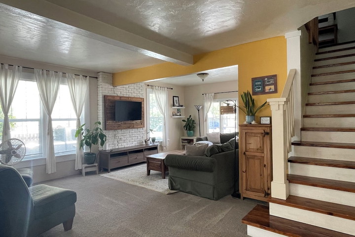 Sunlit Surf House | Downtown | Walk To Beach - Santa Cruz, CA