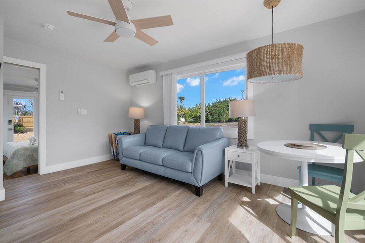Gorgeous Newly Renovated Coastal Cottage "Egret" Minutes To The Beach And Free Bikes!! July Savings! - Sanibel, FL