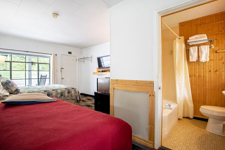 Queen Bed With Twin|bryson City - Cherokee, NC