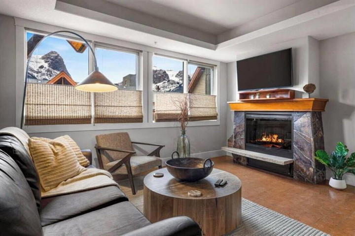 Rundle Rock Retreat | Majestic Views - Luxury Condo - Alberta