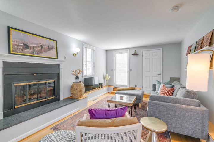 < 1 Mi To Waterfront: Old Town Alexandria Home! - National Harbor, MD