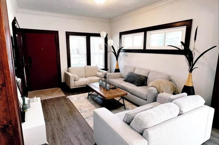 Cozy And Modern 4 Bedroom 1 Bathroom Mckinley Home - Minneapolis, MN