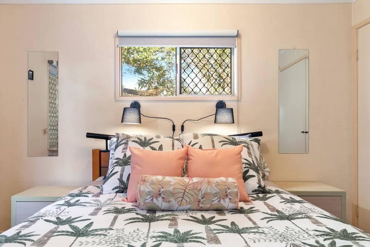 Relaxed Urangan Living At The Poolside Bungalow - Hervey Bay