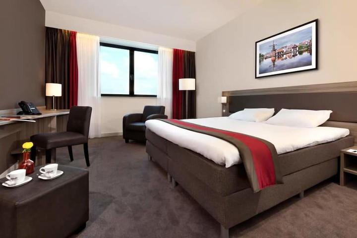 Modern Living Spaces Designed For Comfort And Convenience! Airport Access! - Barendrecht
