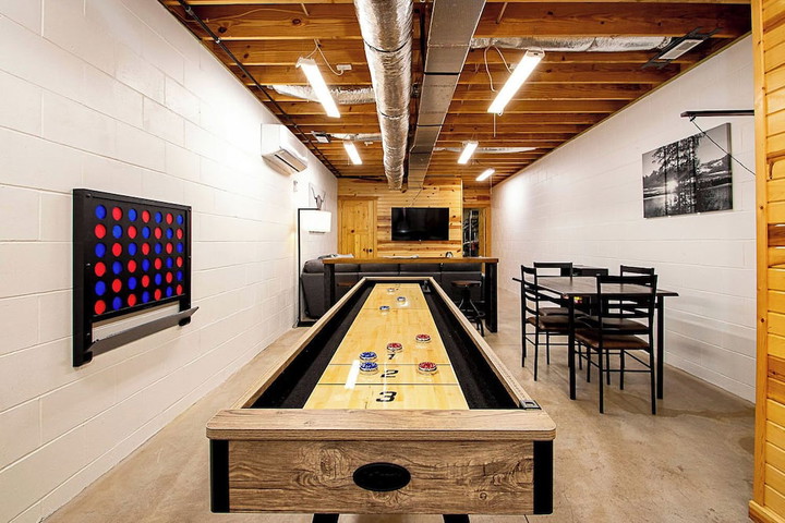 Hot Tub + Arcade + Fire Pit, Shuffleboard, Dogs Ok - Logan, OH