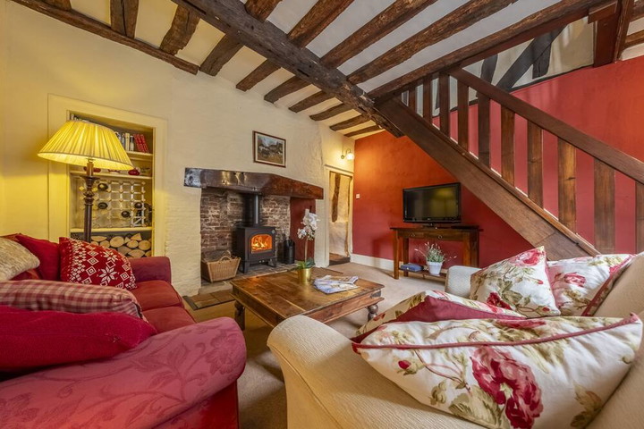 Maison Médiévale Avec Poutres Penchées Et Bois Incliné - Duke's Lodge - Essex