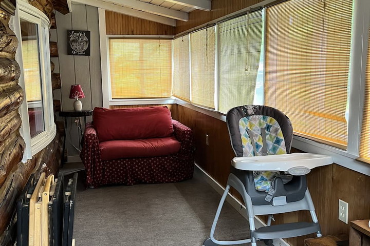 Cabin,30 Acres, Privacy, Fire Pit, Picnic Table, Bbq, Trails & Close To Town. - Maine