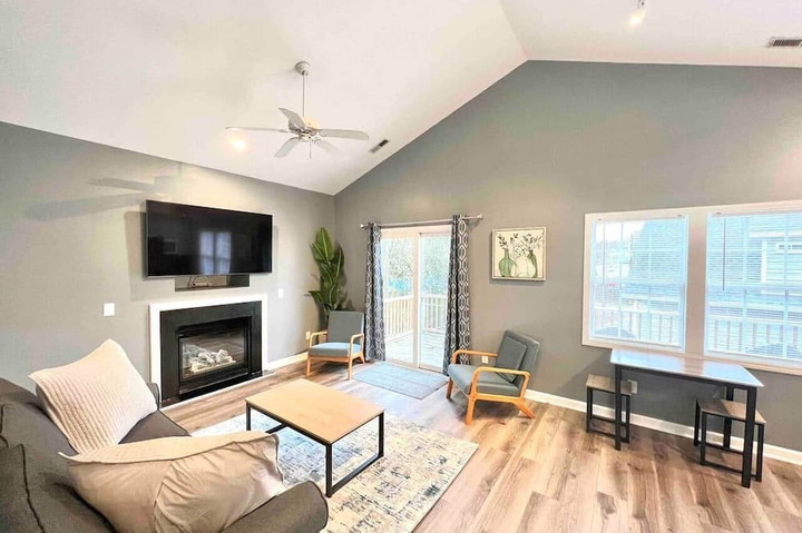Charming, Beautiful, Treetop Loft, Prime Location - Wilmington, NC
