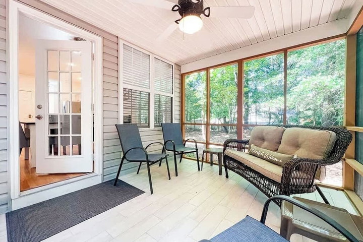 Tranquil Haven: Spacious Retreat For 16+ W/ Games - Wilmington, NC