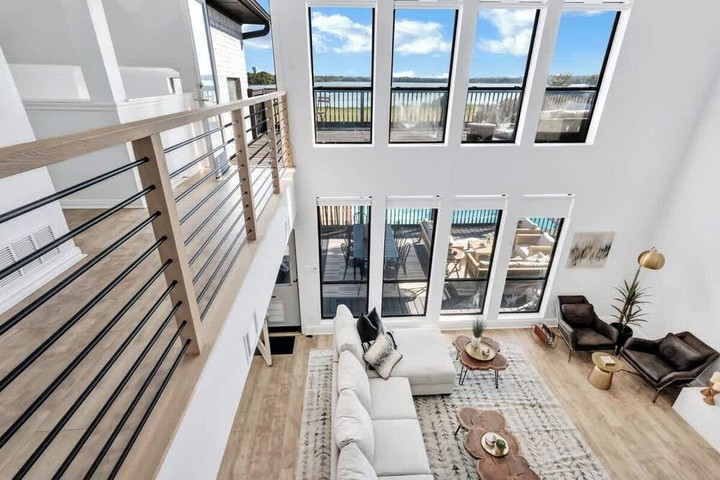 8br Lakefront Estate + Guest House | Pool & Spa - Dallas, TX