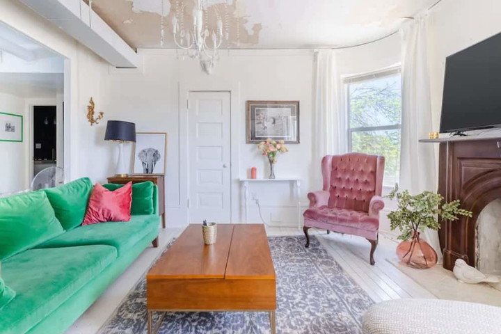 Boutique Apartment - Walk To Westport, Plaza, Restaurants & Streetcar! - North Kansas City, MO