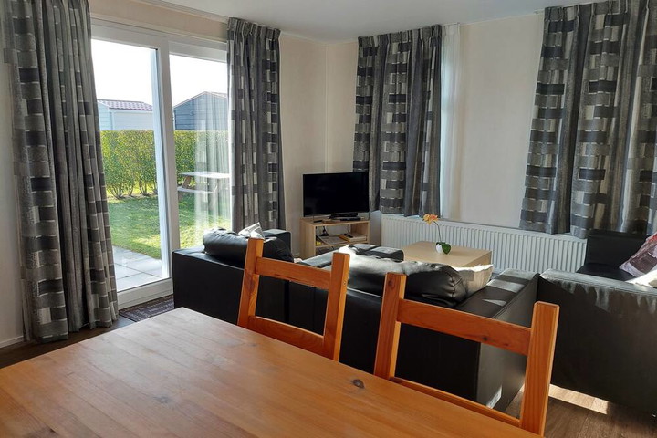 Beautiful Chalet, Quiet With Terrace - Oostkapelle