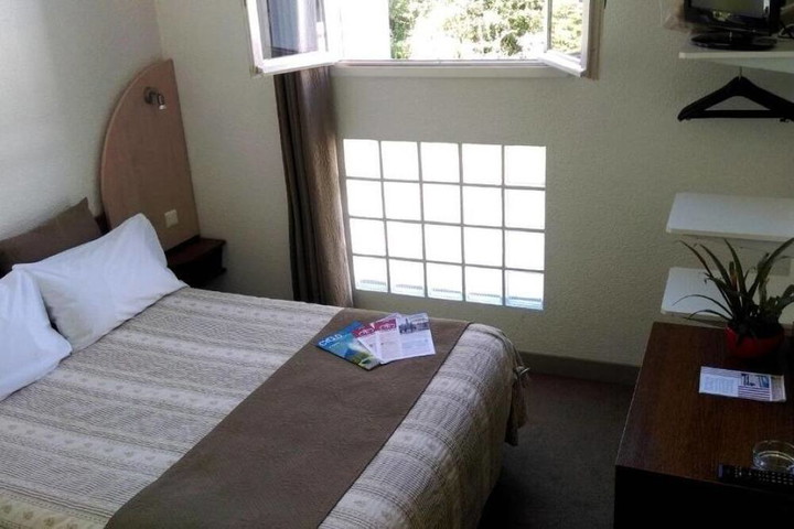 Comfort Stay! Peaceful Retreat Near Gazost! Parking, Onsite Restaurant! - Lourdes