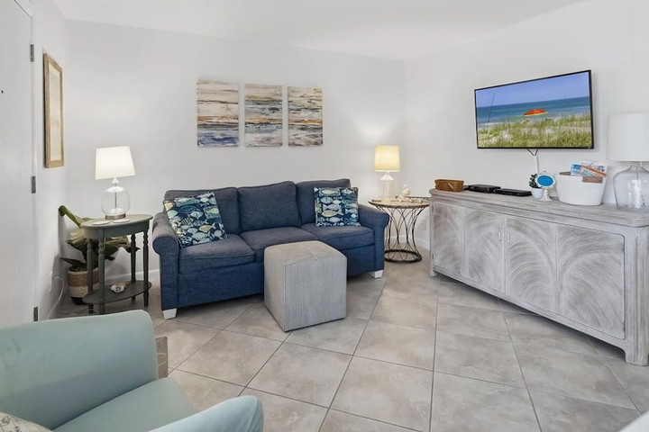Cozy 1 Bedroom Condo In Waterfront Resort- Miv C5 - Marco Island, FL