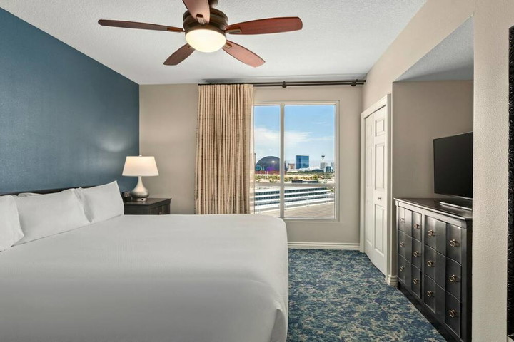 Relaxing Las Vegas Escape With Spacious 3br Resort Accommodations - Las Vegas, NV
