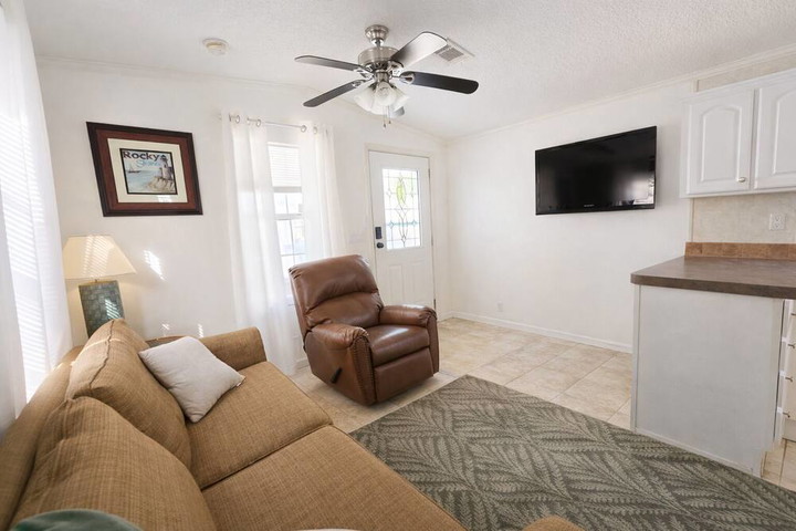 Resort-style 1br | 3 Pools + Hot Tub | Sleeps 4 - Plant City, FL