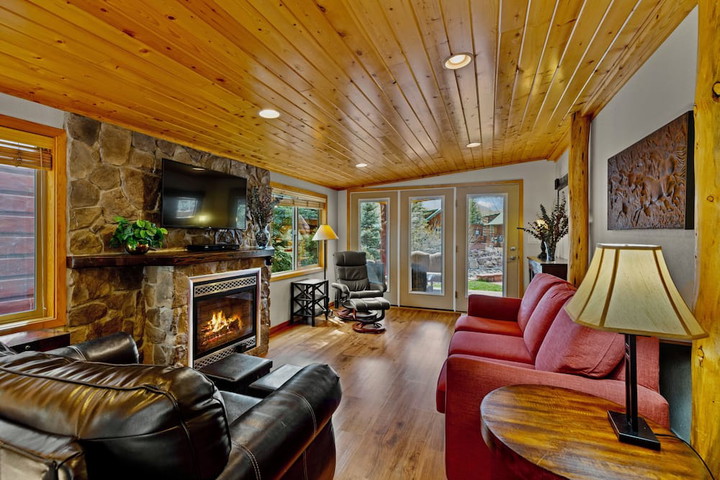 Newly Offered Premier 2-bed 2-bath Chalet On The Swan River Min To Breckenridge - 