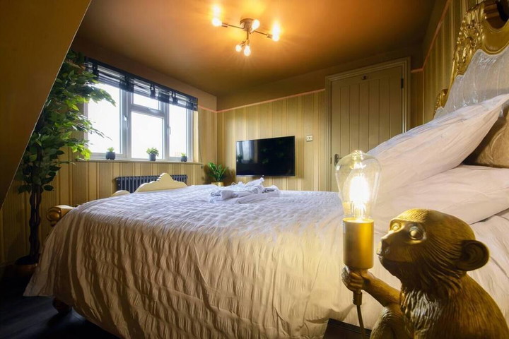 Luxury Versace Sleeps10, Hottub, Pool Table, Skytv - Chingford