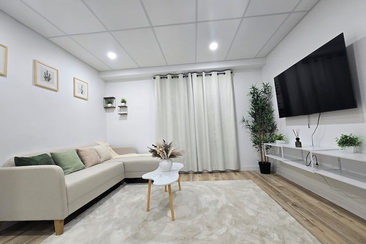 Cozy 2br Suite - Private Entrance & Home Comforts - Steinbach