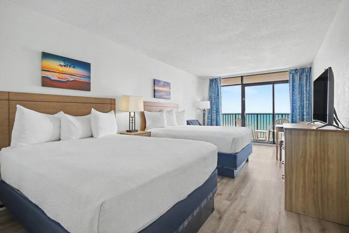 Oceanfront Two Queen Room + Beach + Dog Friendly - Myrtle Beach