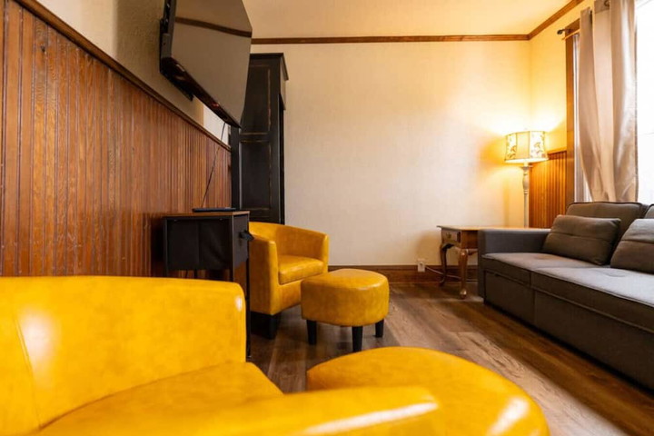 The Sunset|pet-friendly Downtown 1br · Easy Entry · Patio Access · - Eugene, OR