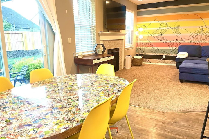 Top Rated! Bring The Kids, Big Backyard! Sleeps 12. Fast Wifi. - Medford, OR