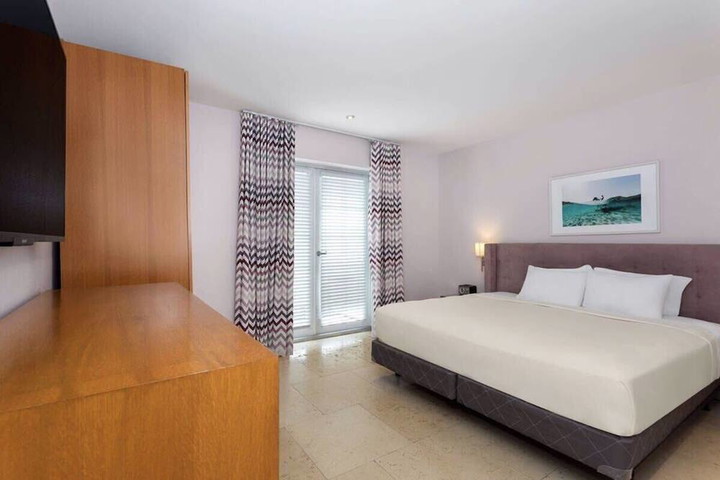 Roami At Hotel Astor | 1 Bedroom W/ Terrace - Surfside, FL