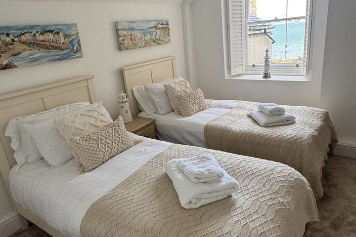 Minster Vista Is A Beautifully Restored Two Story Georgian Town House Annex Located On The Famous "T - St Ives
