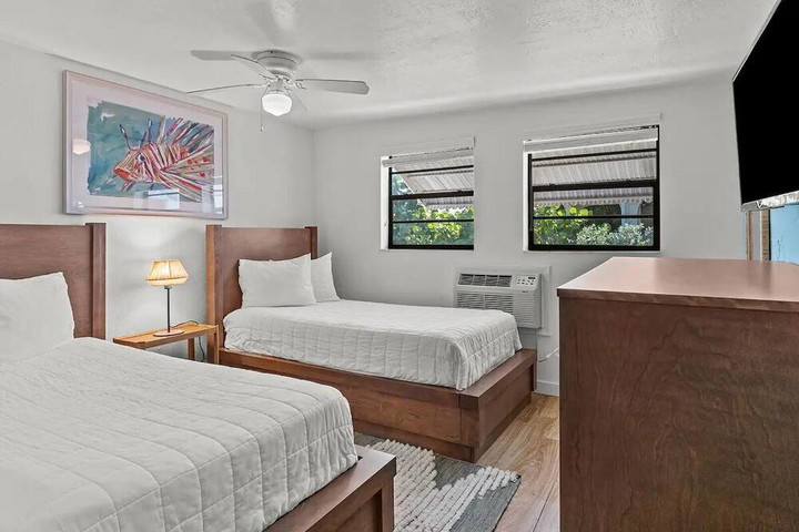 Tropical Escape | Pool, Breakfast, Lawn Games, Boat Slip, Water Activities! - Florida Keys