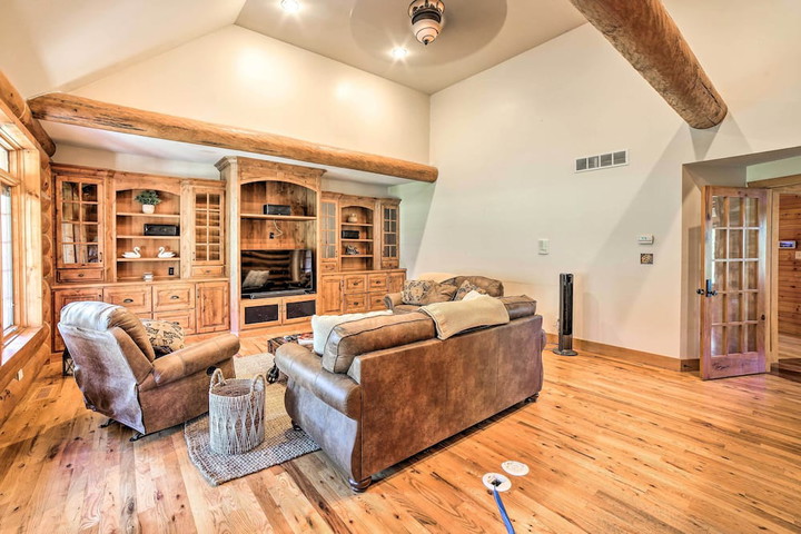 Aloha Ranch 10,000 Sq/ft, 40 Acres, Game Room, Theater, Fishing Pond, And More! - Morris, IL