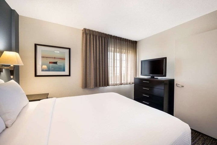 2 Pet-friendly Suites W/ Full Kitchen And Near Nyc Commute - Morristown, NJ