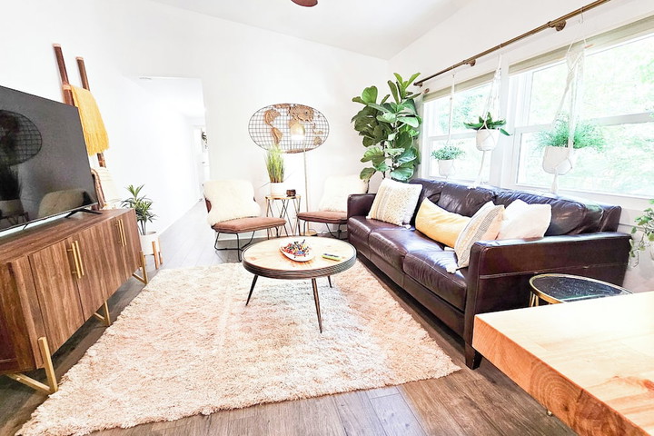 Boho, Plant-filled Home W/ Wood + Leather Touches, 3 Beds, 2 Baths, Super Clean. - Emerald Isle, NC