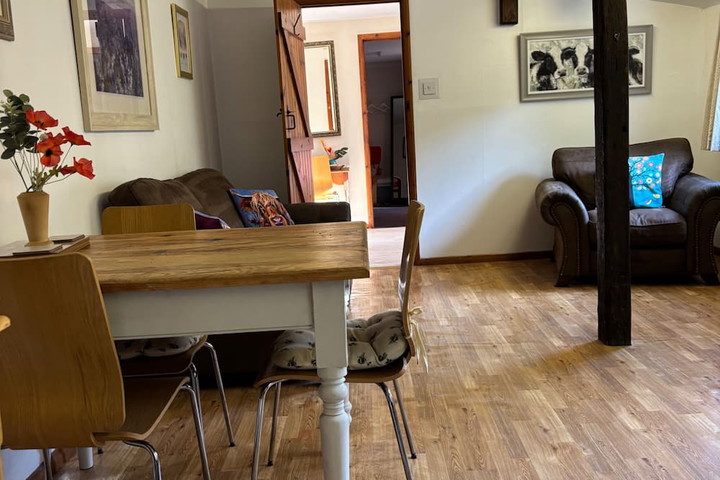 2 Bed Barn - Sleeps 4 - Pets - Parking - Wifi - Downham Market