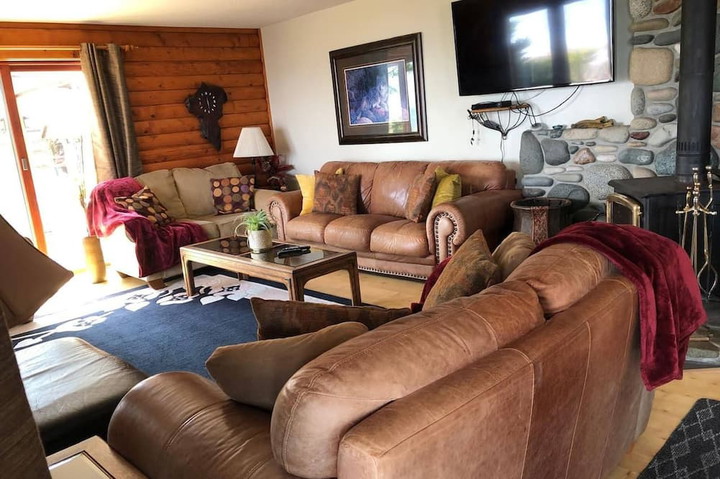 Family Oceanfront Log Home Watercraft Included - Hornby Island