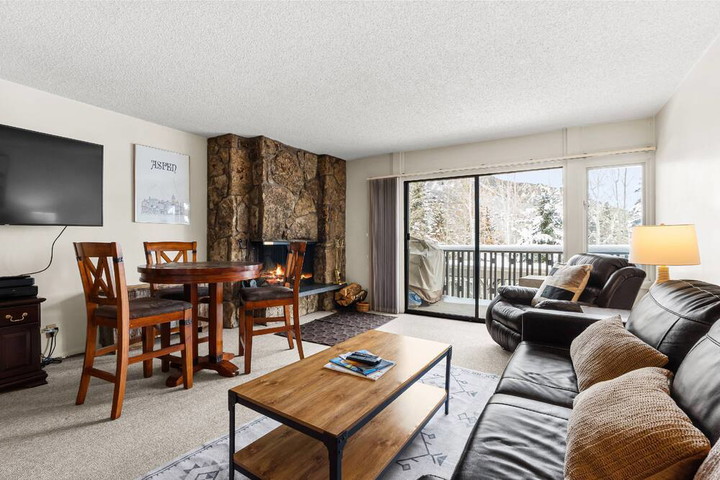 Special Vrbo Rates - Walk To Trails & Shops! Snowmass Condo W/ Hot Tub - Snowmass Village, CO