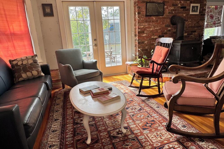 Bright 3br House  New Patio, Fire Pit, Outdoor Shower, Ev Charger  Beach 4min - Kittery, ME