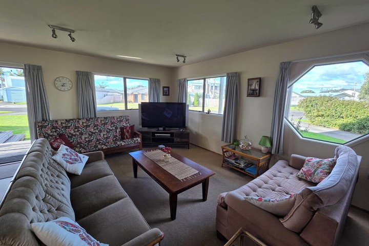 Entire Home In Whitianga, Close To Beach & Easy Walk To The Town Centre. - Whitianga