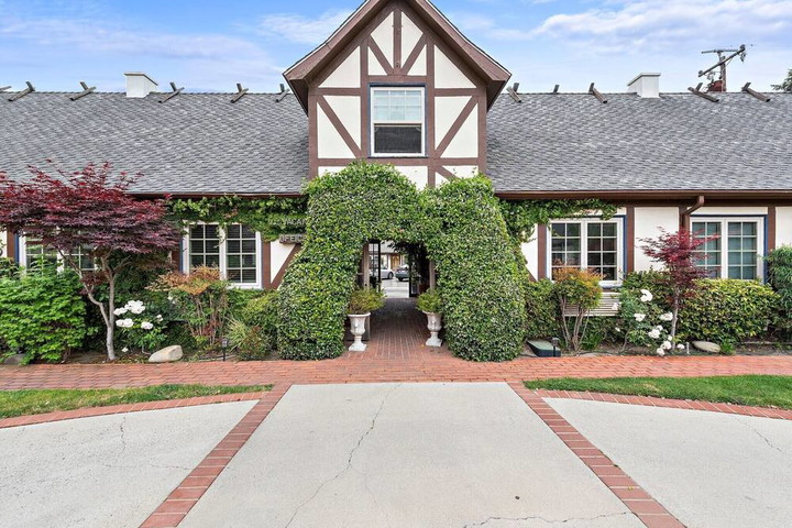 Newly Renovated Boutique Hotel In Heart Of Solvang, California - Dog Friendly - Solvang, CA