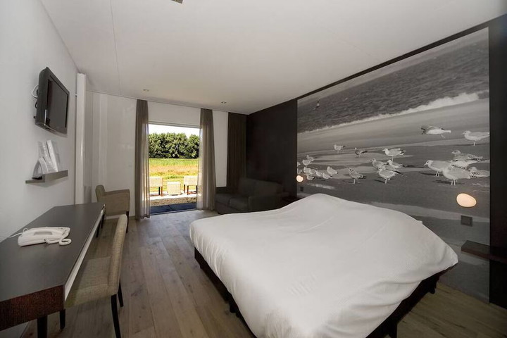 Stay Steps Away From Stunning Greens In Cozy Manor - 3 Rooms - Ouddorp