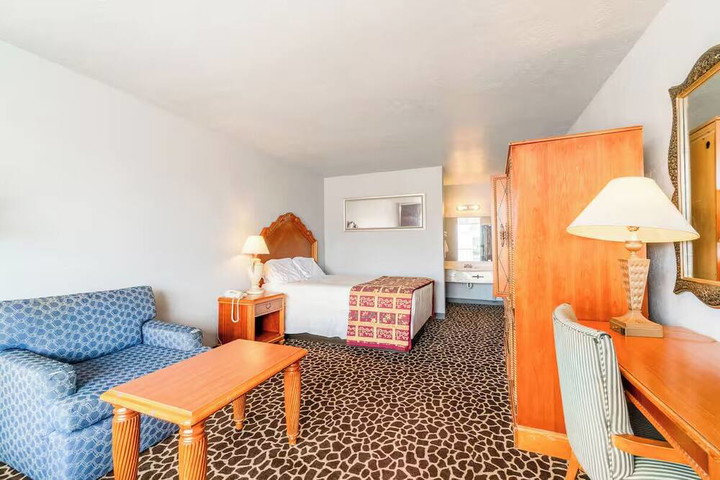 Travel-friendly Room Near Cameron University  Relax In Comfort - Lawton