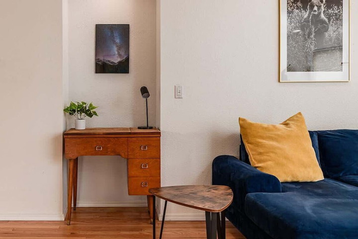 2 Bedroom Modern Condo In Heart Of Downtown - Anchorage, AK