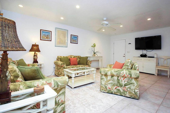 Bright & Breezy Sanibel Condo With Private Beach Access - Sanibel, FL