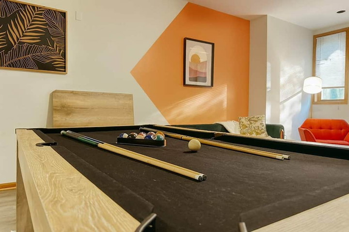 Modern Apt, Billiards,1 Parking - Chicago, IL