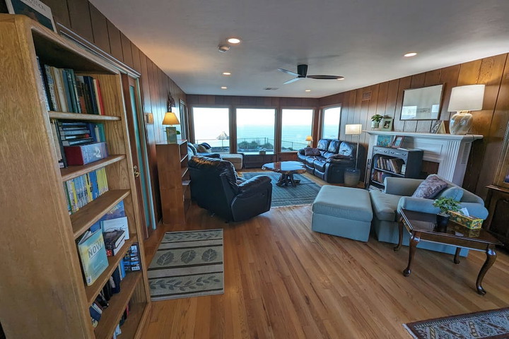 Sparkling Clean, Private & Quiet! Amazing Ocean Views [1] - Brookings, OR